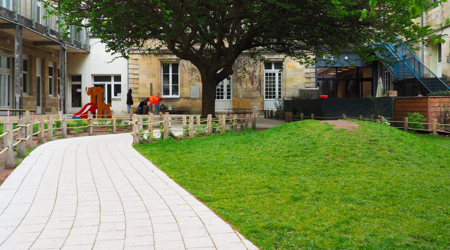 Bordeaux : Cours Buissonnières - BASE